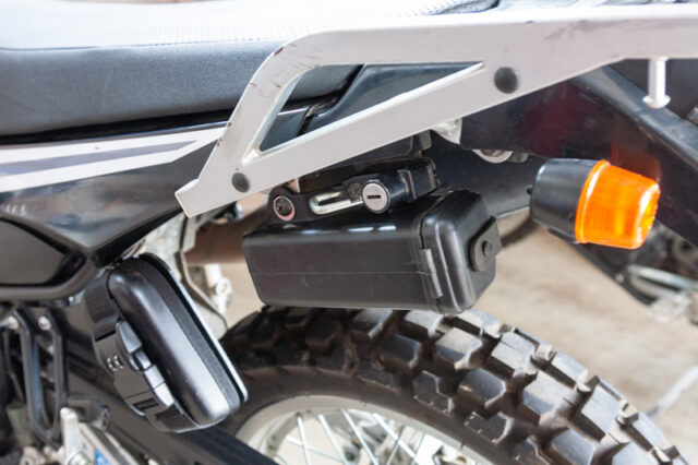 セロー250に車載工具箱を純正っぽく取り付ける – TRIPOO!! 〜バイク･自転車･釣り日記〜