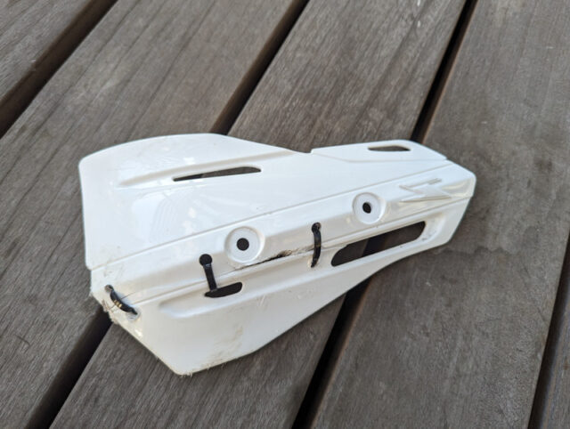 ZETAハンドガードの金具を変えて固定強度を上げてみた – TRIPOO!! 〜バイク･自転車･釣り日記〜