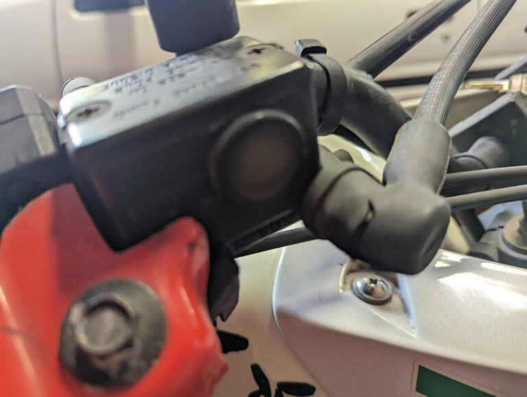 天涯のスカスカで効かなくなったブレーキのエア抜き作業 – TRIPOO!! 〜バイク･自転車･釣り日記〜