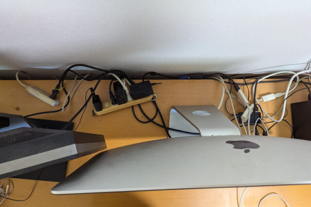 PC裏のコードをスッキリさせる、ケーブルボックスのDIY – TRIPOO!! 〜バイク･自転車･釣り日記〜