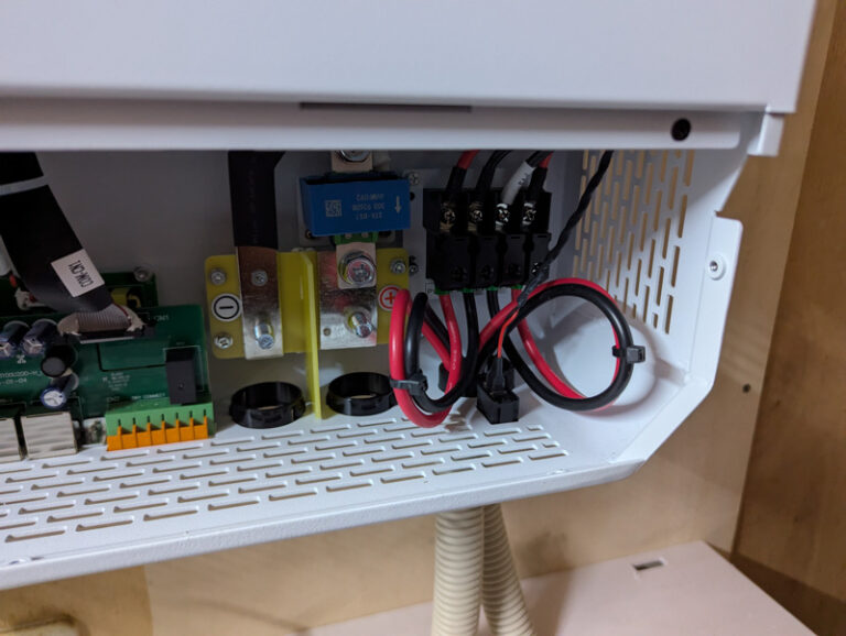 DIYで太陽光発電12〜モール工事とソーラーケーブルの配線 – TRIPOO!! 〜バイク･自転車･釣り日記〜